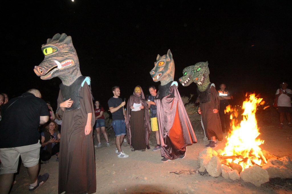 Rojales celebra el rito de subida al Cabecico Soler y esperar la ...
